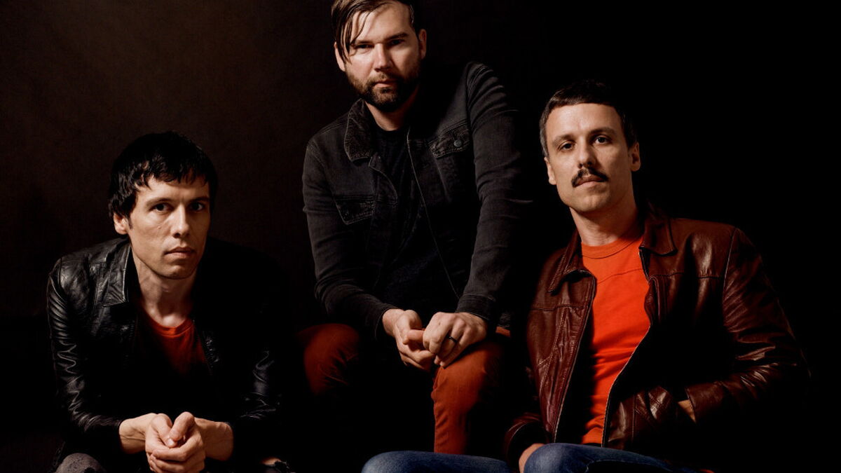 The Cribs: Auf ihrem neuen Album 'Selling A Vibe' entdecken sie die ...